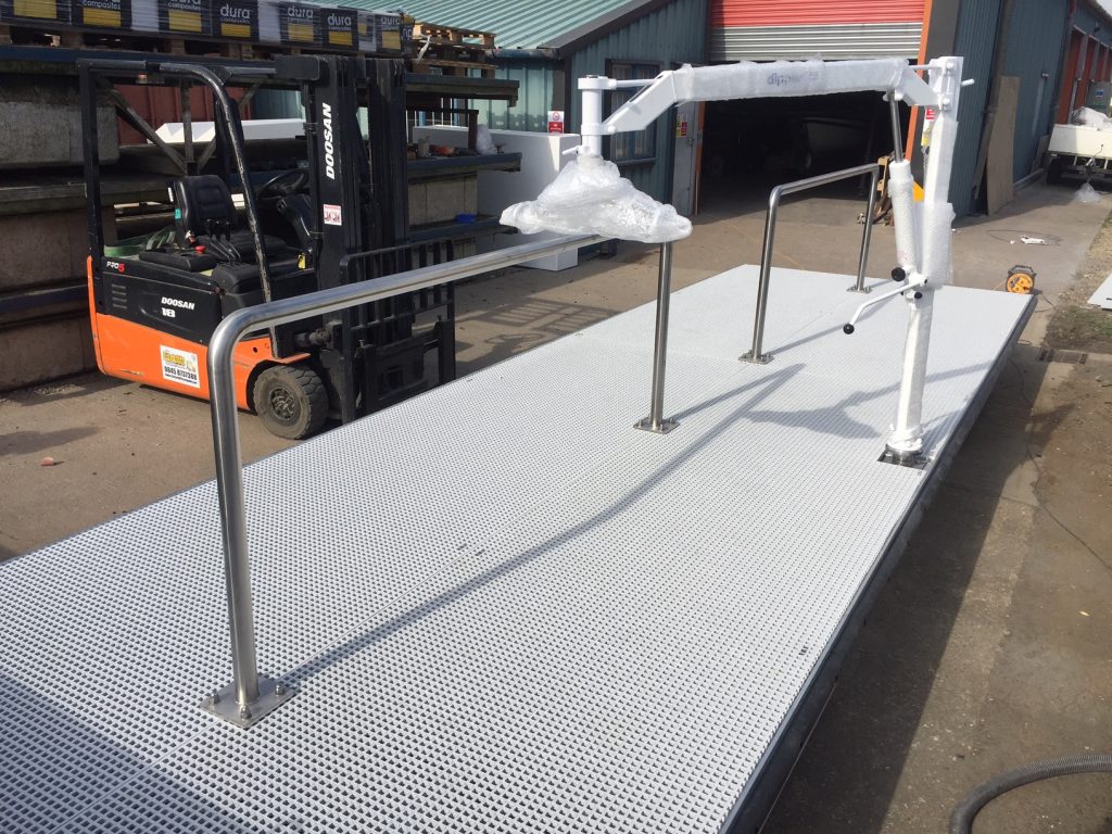 Oxford Dipper Pool Hoist with Spreader Bar - Dolphin Mobility